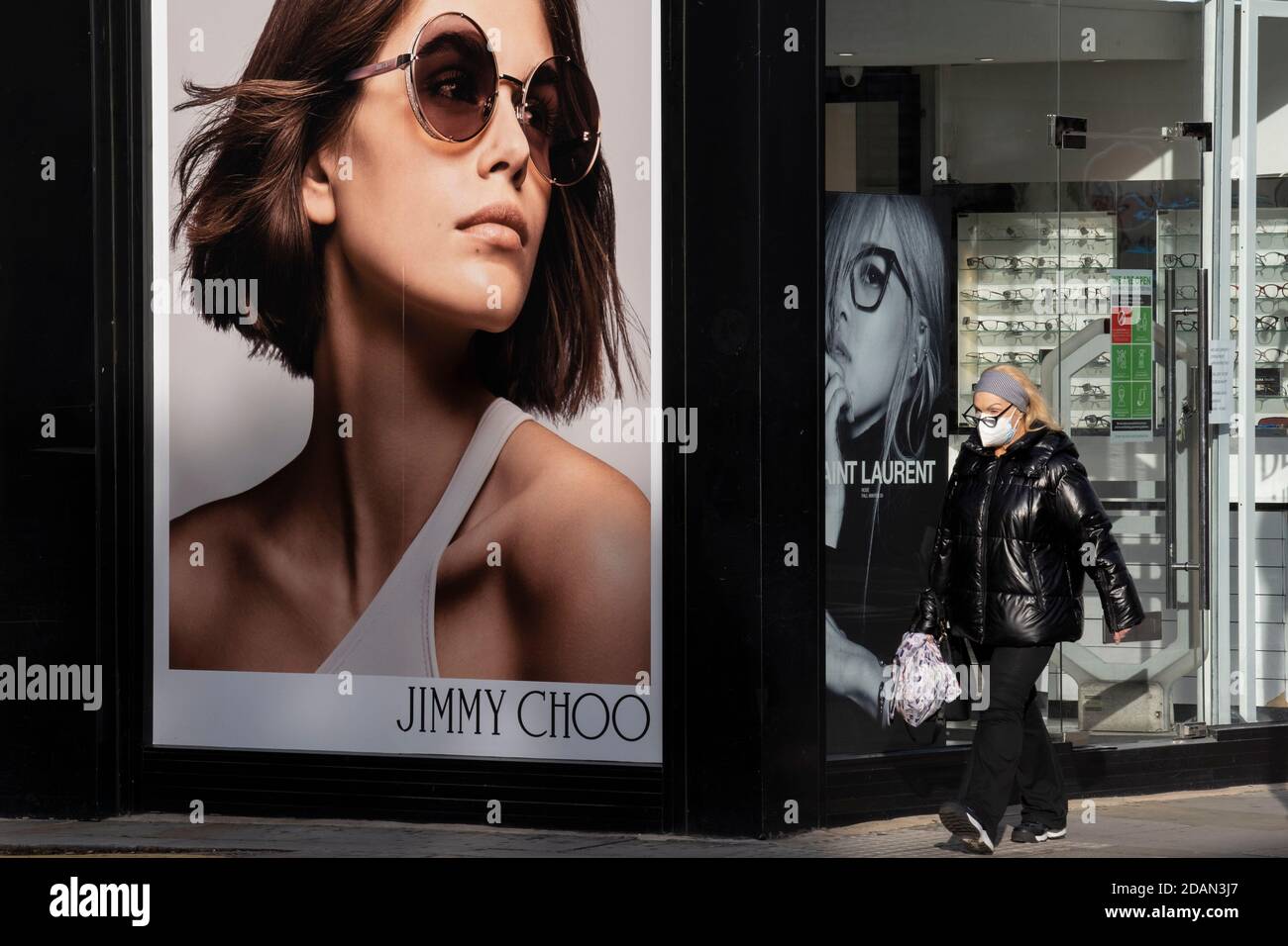 Shop closures during covid london hi-res stock photography and images ...