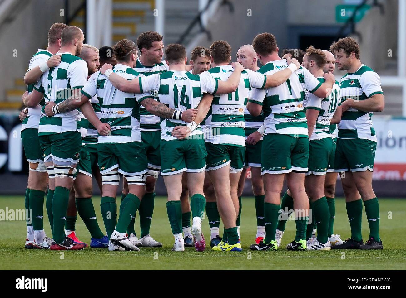 England rugby team huddle hi-res stock photography and images - Alamy