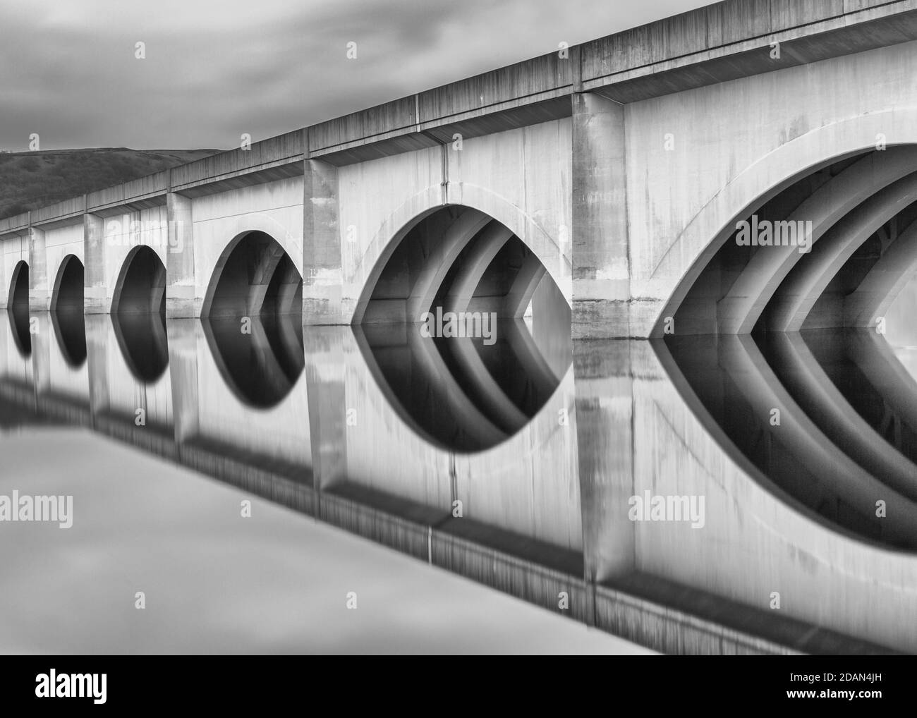 Bridge peak district hi-res stock photography and images - Alamy
