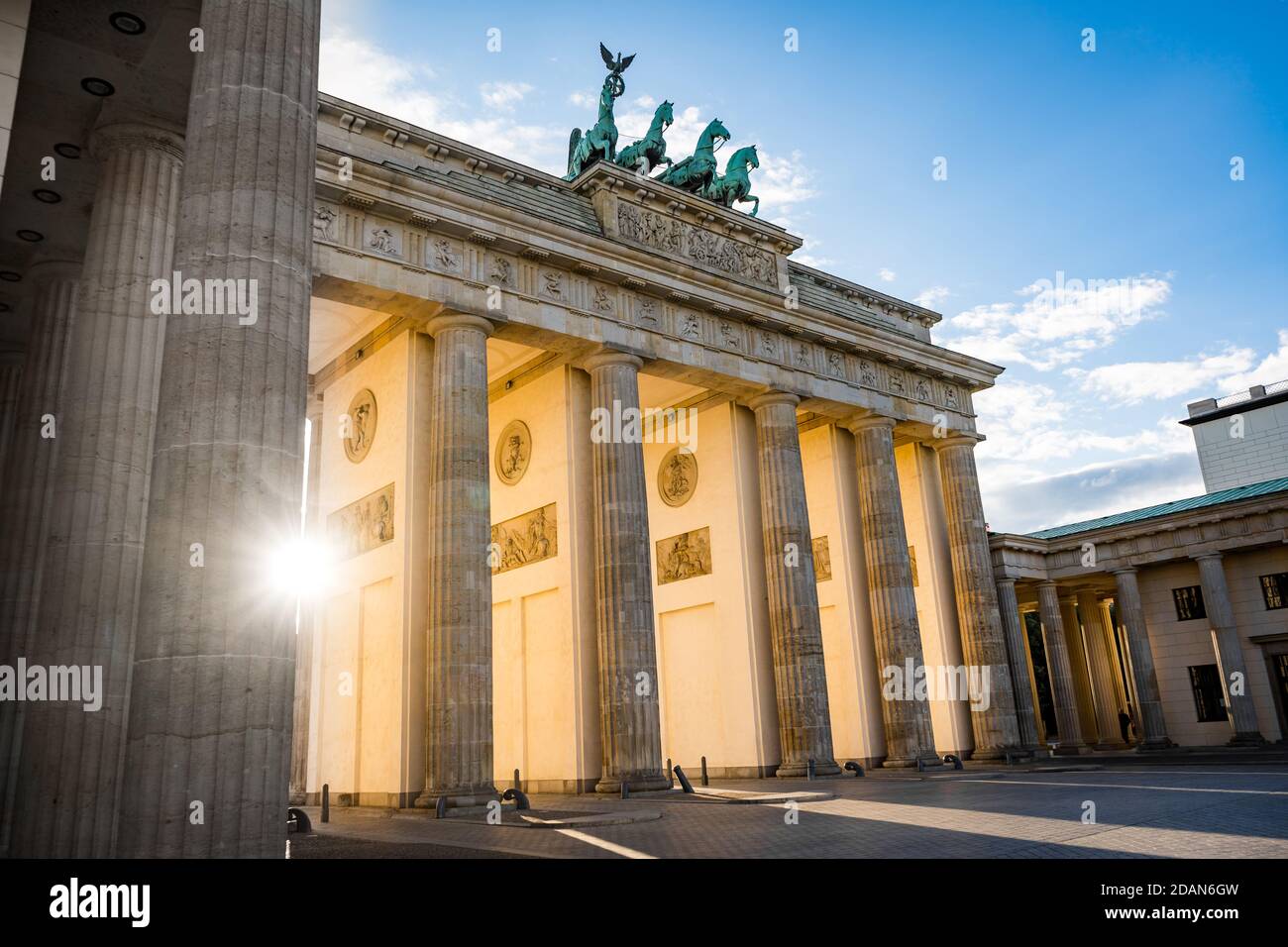 sun shining through brandenburg gate berlin germany Stock Photo - Alamy