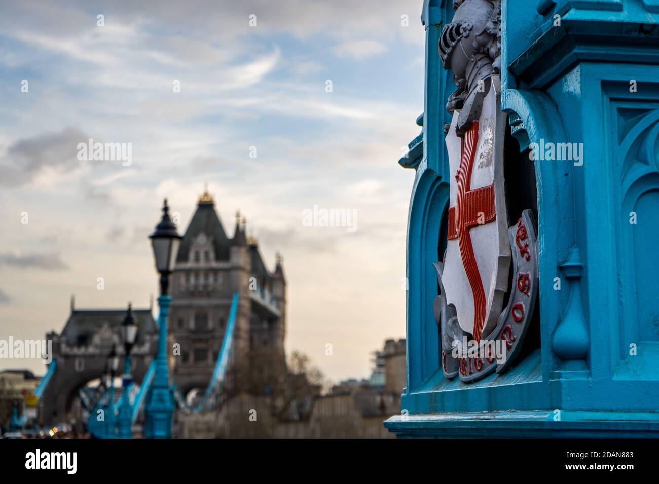 Coat arms london tower bridge hi-res stock photography and images - Alamy