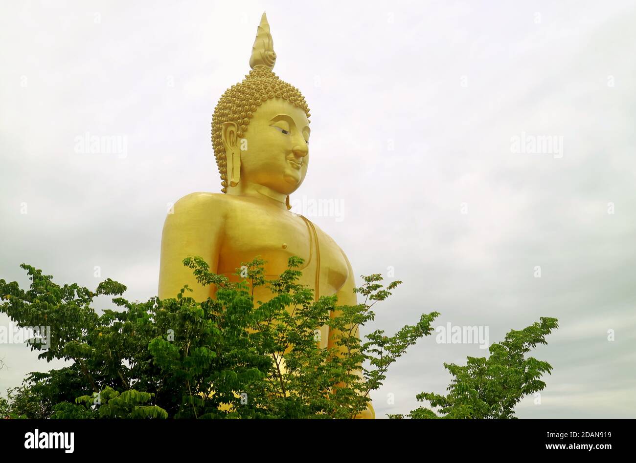 Wat muang temple ang thong hi-res stock photography and images - Alamy