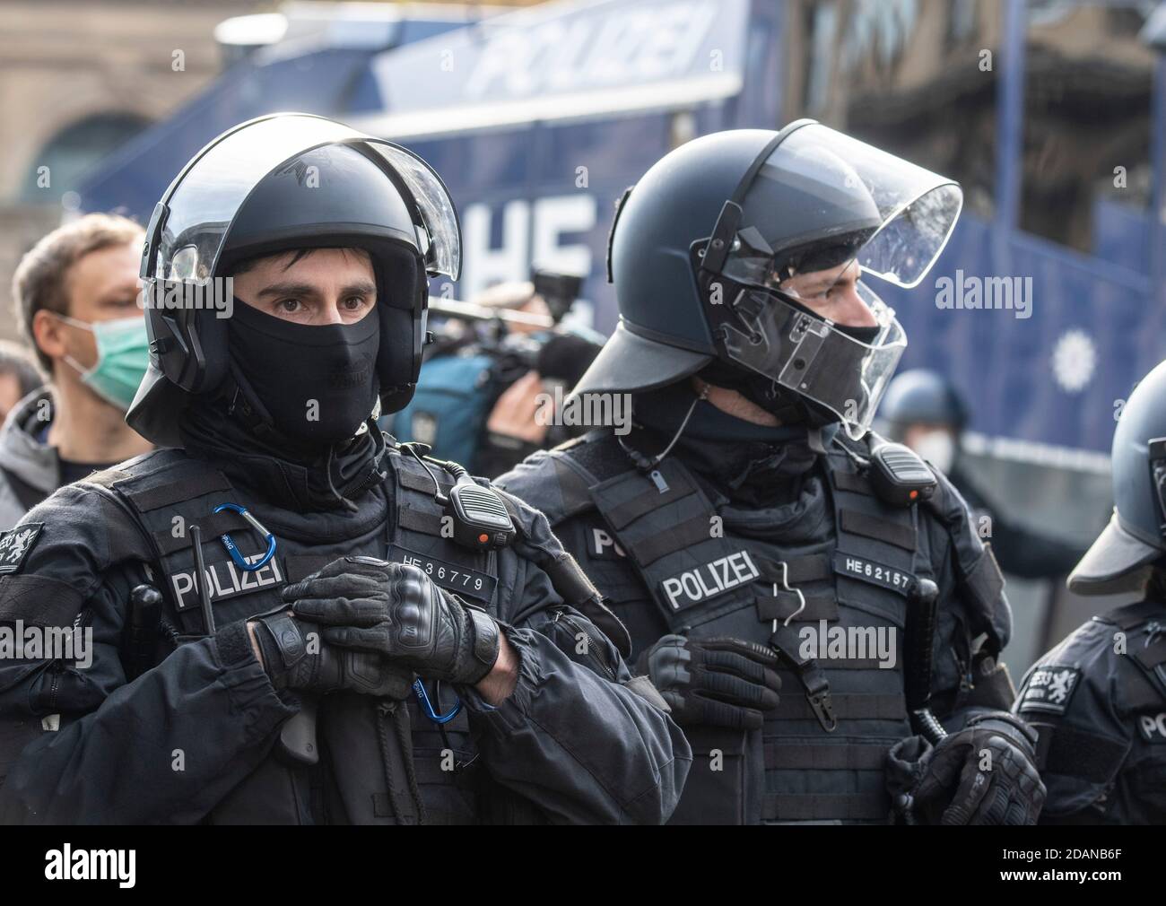 14 November 2020, Hessen, Frankfurt/Main: Police officers secure the ...