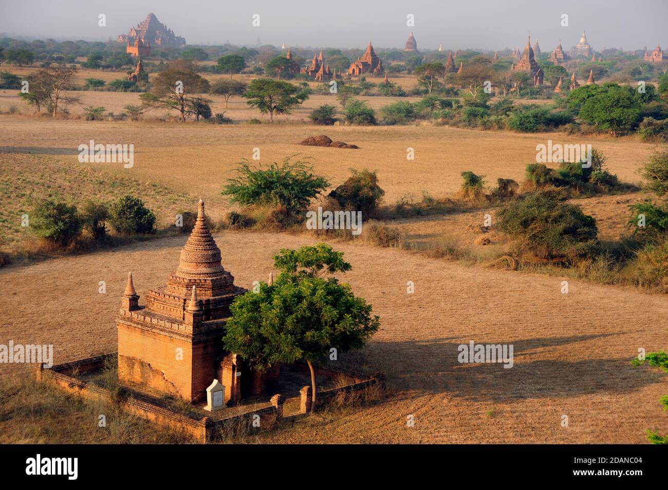 Myanmar burma burmese temples old vast hi-res stock photography and ...