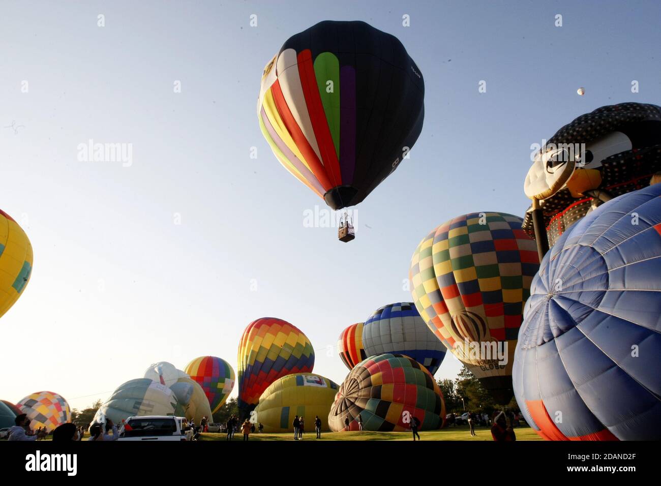 Leon, Mexico. 13th Nov, 2020. Hot air balloons are seen during the 2020 ...