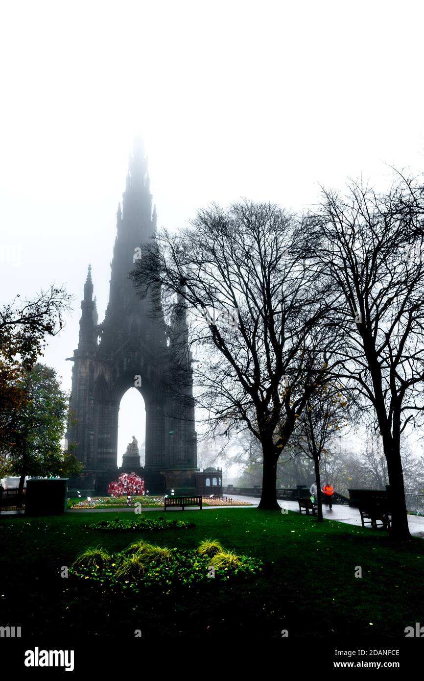 scott monument edinburgh Stock Photo - Alamy