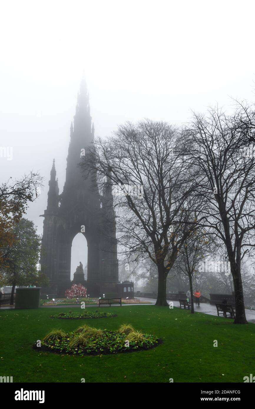 scott monument edinburgh Stock Photo - Alamy
