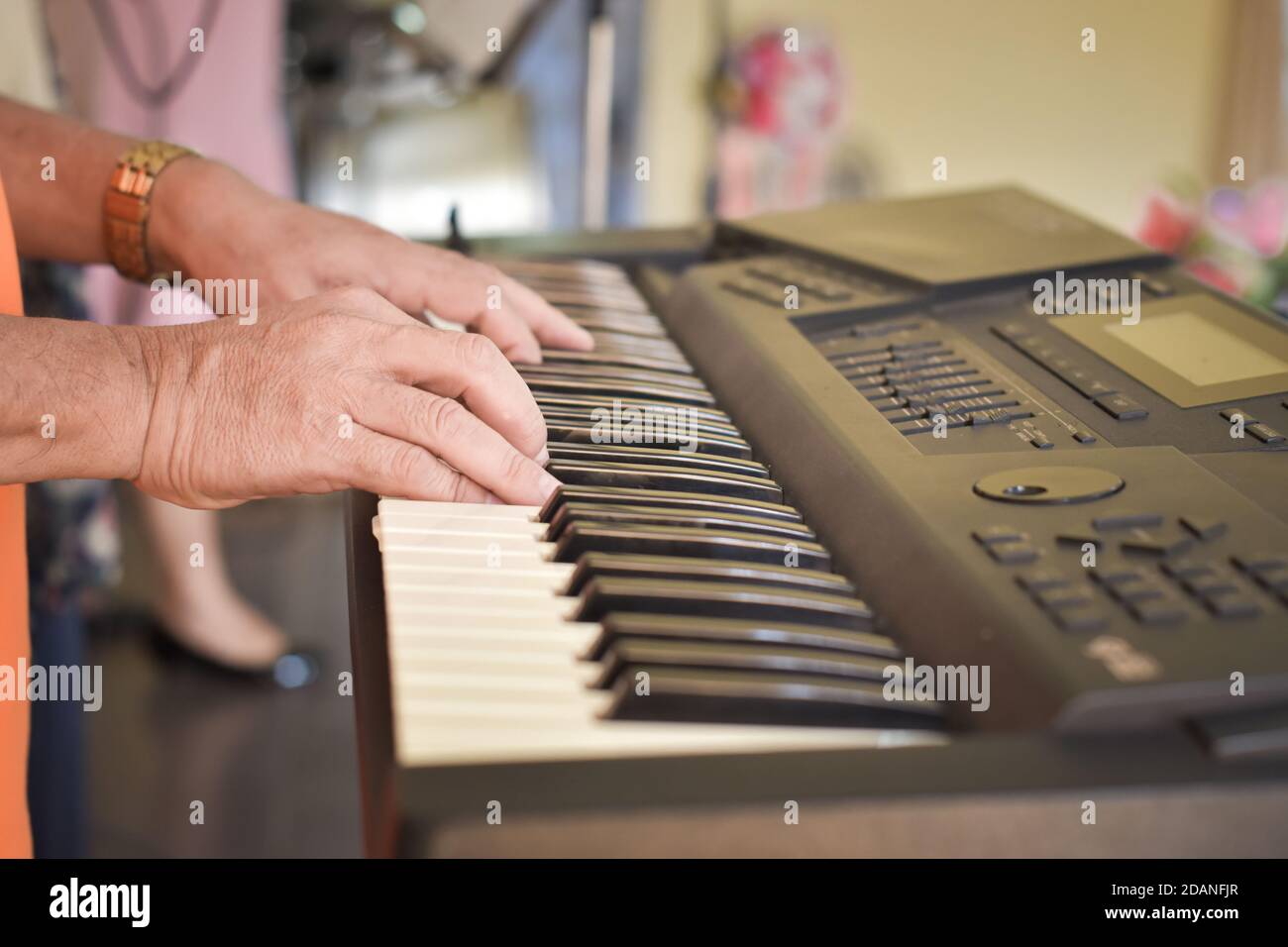 Man playing keyboard hi-res stock photography and images - Alamy