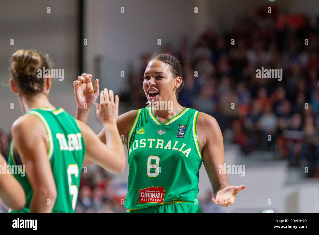 Liz cambage hi-res stock photography and images - Alamy