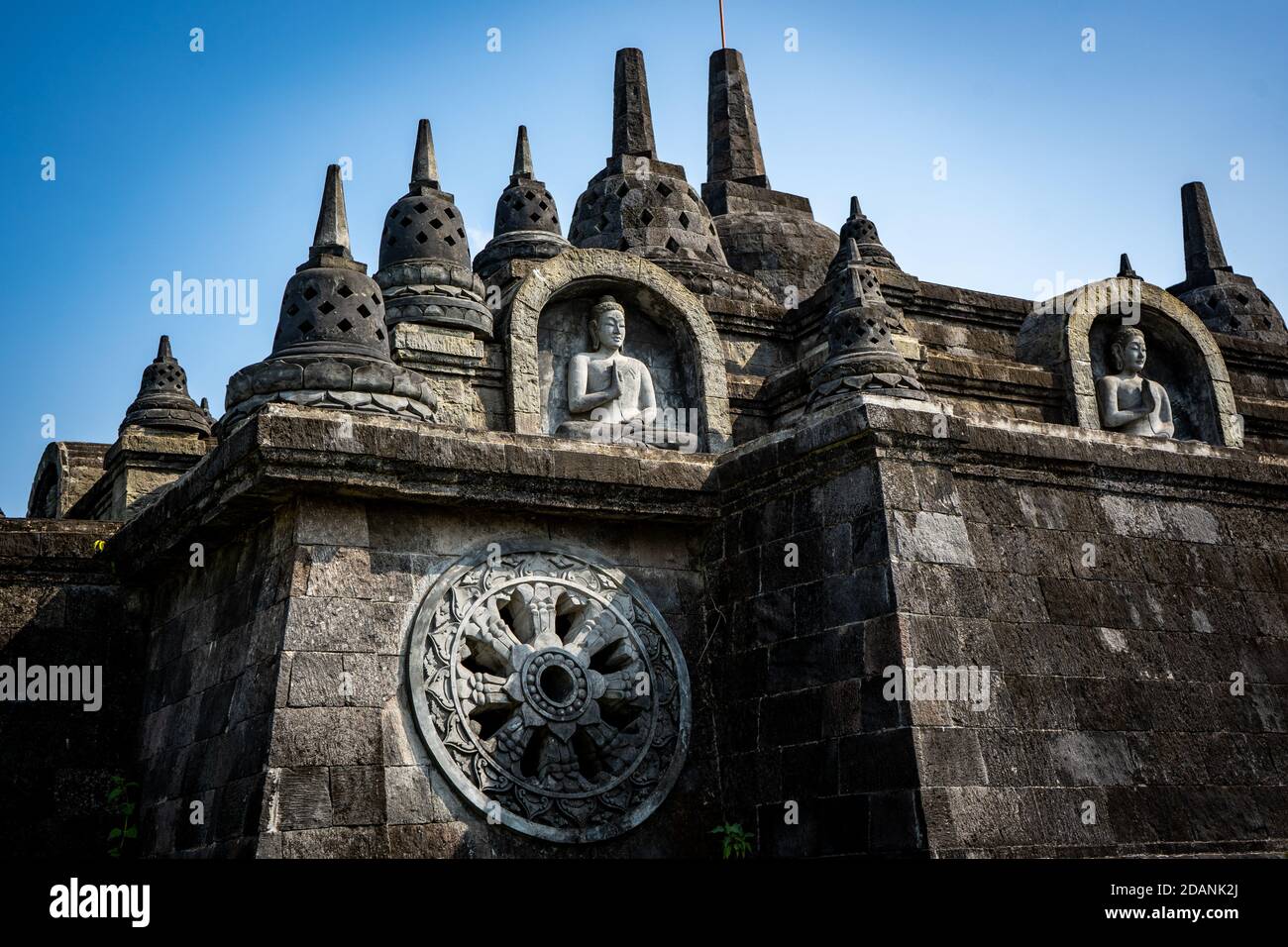 Island based temple hi-res stock photography and images - Alamy