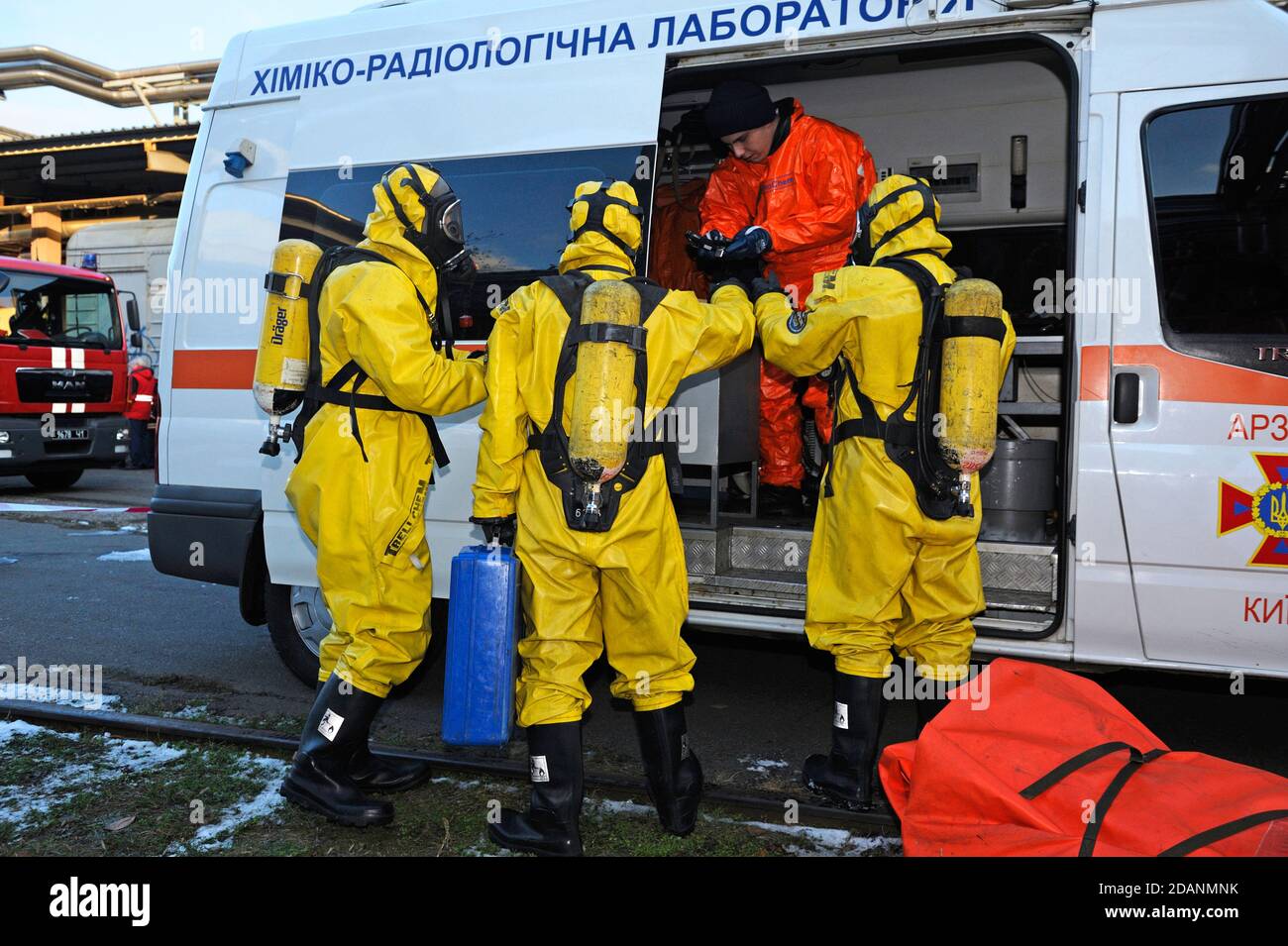 Rescue team training of chemical decontamination: rescuers in ...