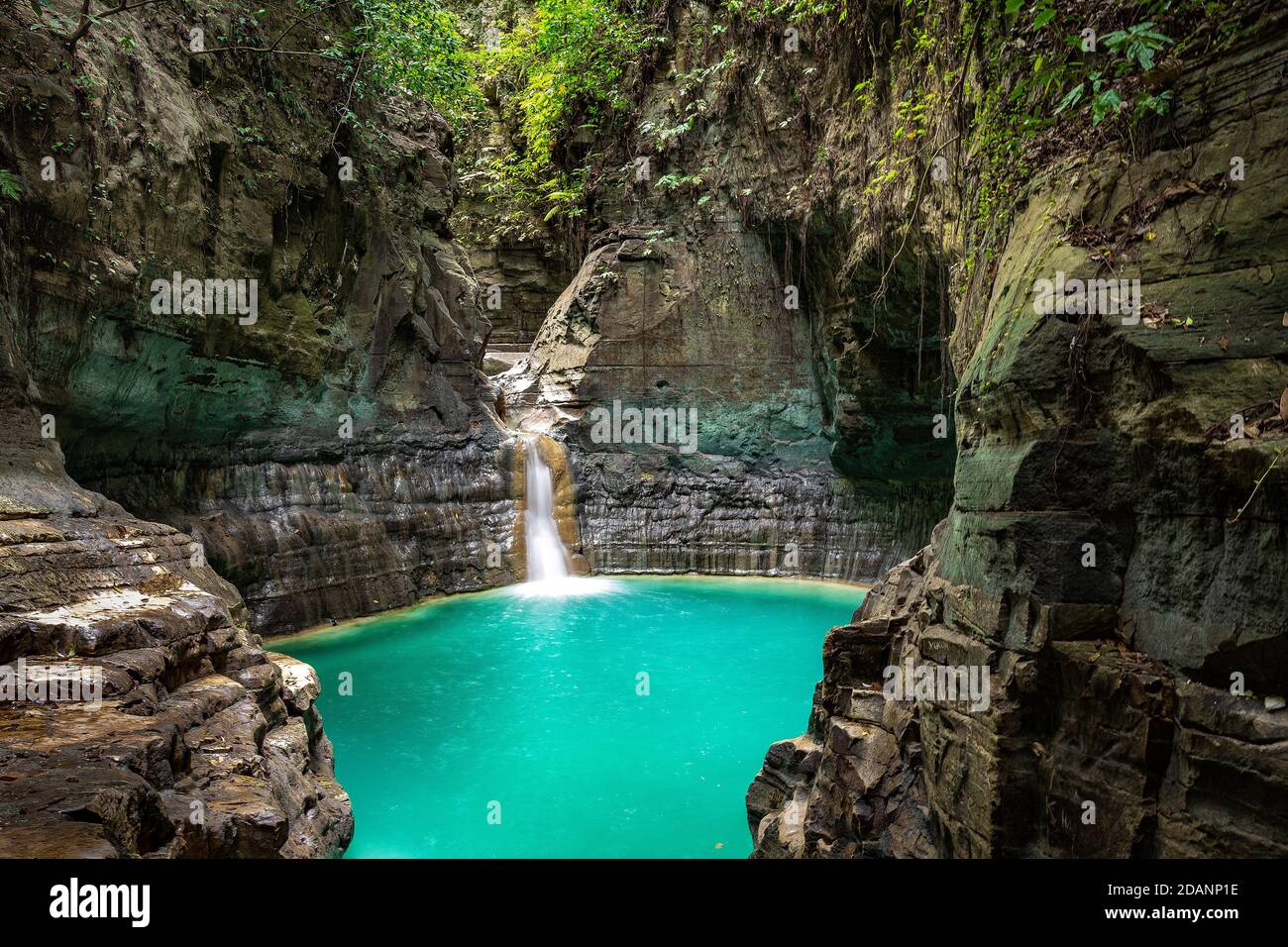 Waterfall scenery wallpaper background hi-res stock photography and ...