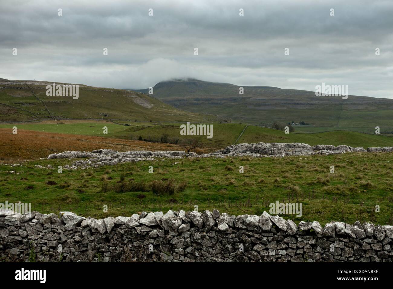 Kingsdale hi-res stock photography and images - Alamy