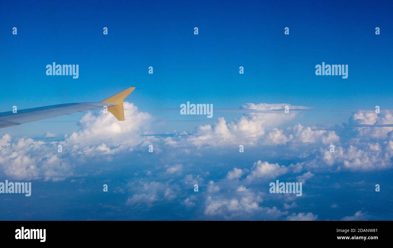 right wing of airplane in the sky Stock Photo - Alamy