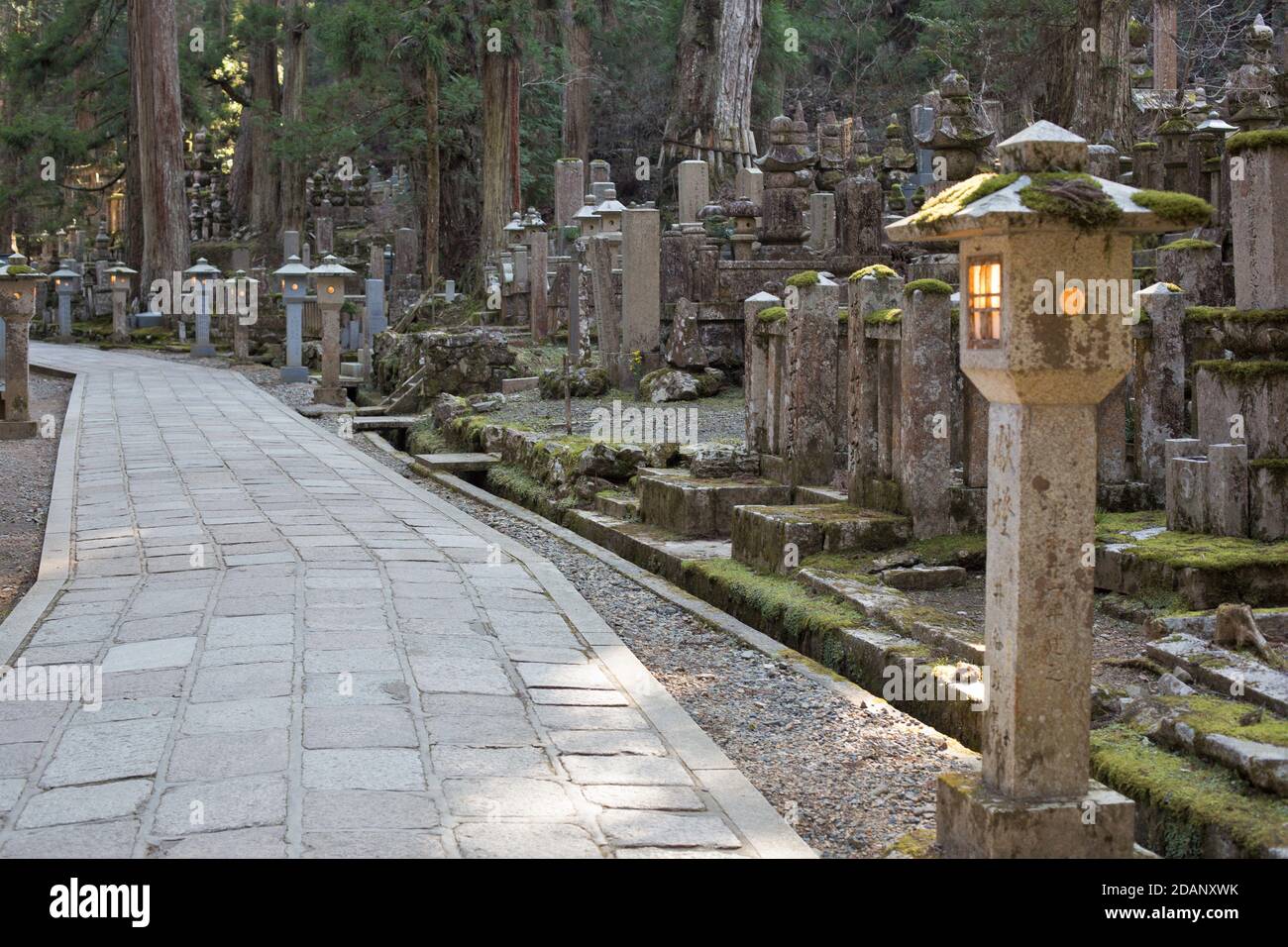 Cemetery koyasan hi-res stock photography and images - Alamy