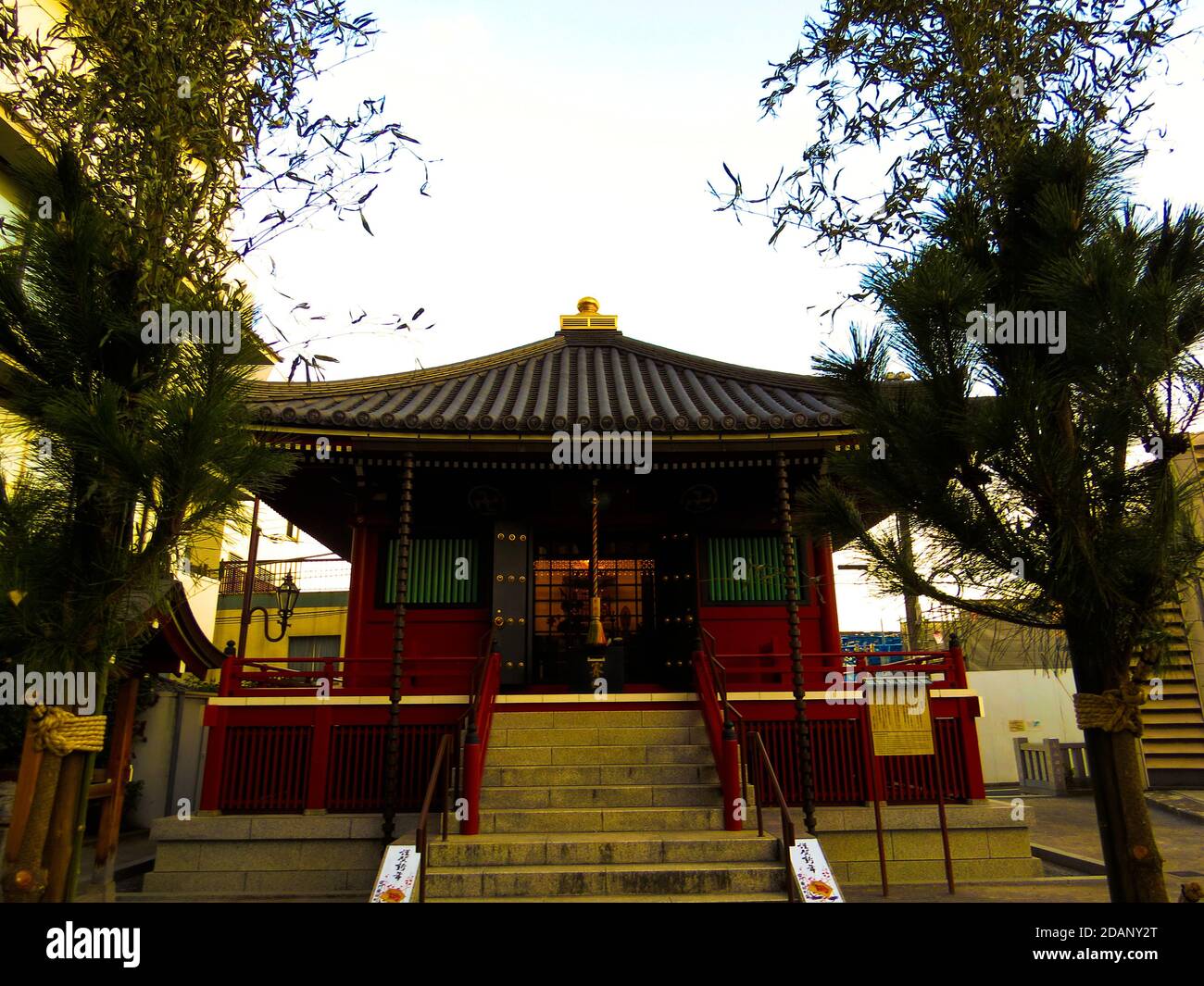 Enjoy Tokyo - daytime!! Pictures of some temples around the city Stock ...