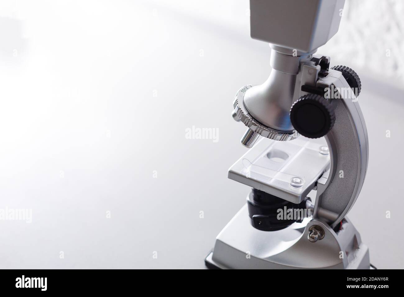 Focusing microscope hi-res stock photography and images - Alamy