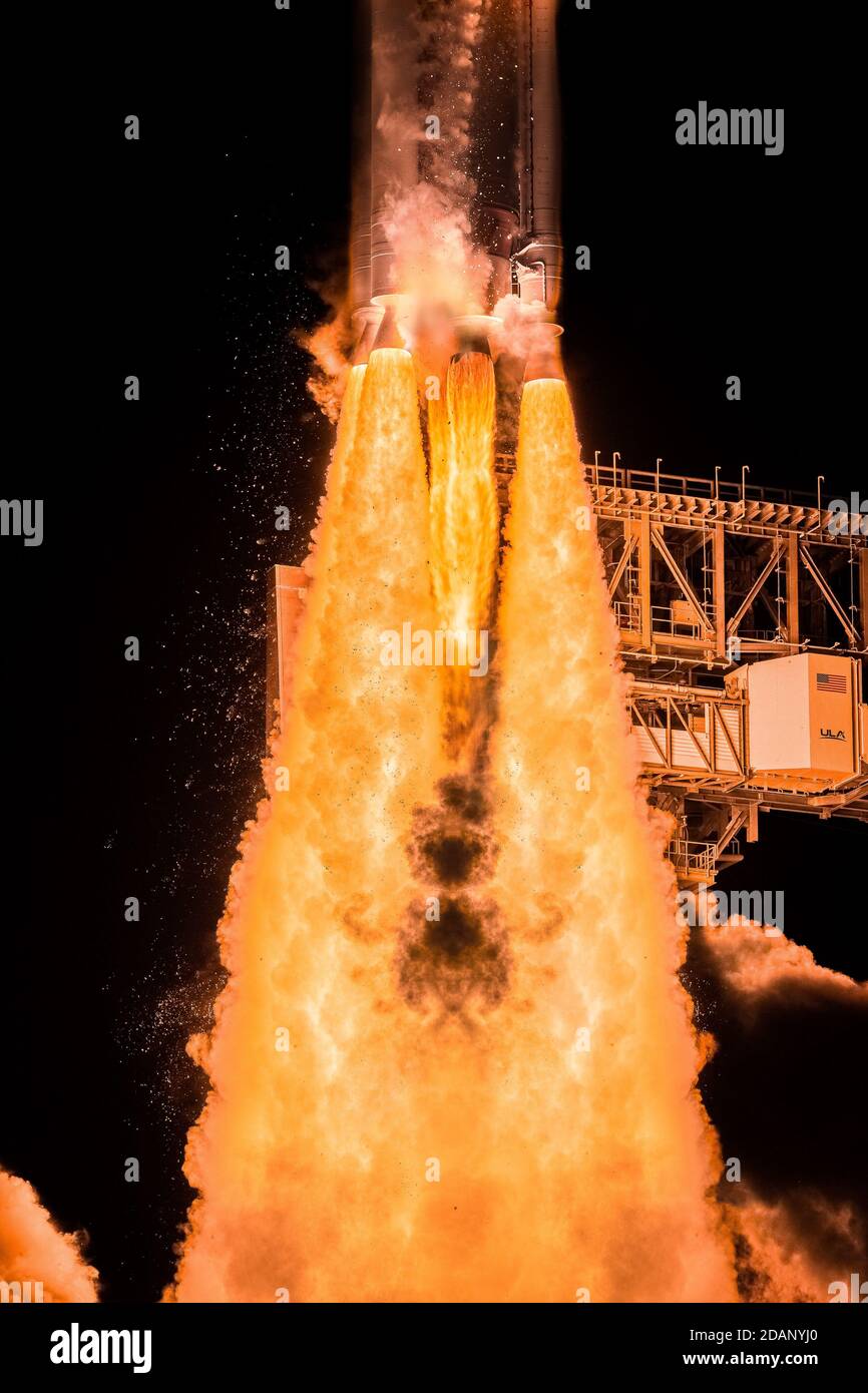 A United Launch Alliance (ULA) Atlas V rocket carrying the NROL-101 ...