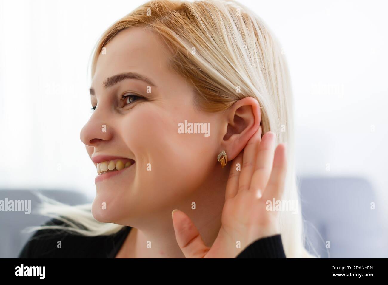 Girl overhearing hi-res stock photography and images - Alamy