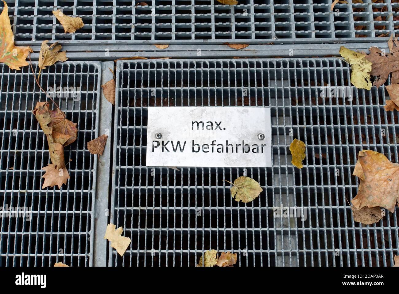 Maximum Vehicle Weight Sign High Resolution Stock Photography and ...