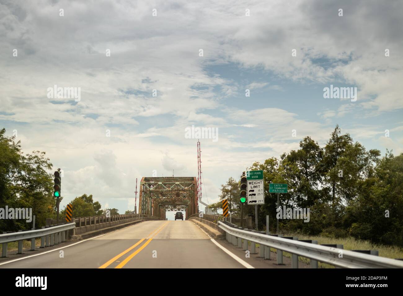 Deep south usa driving trip road hi-res stock photography and images ...