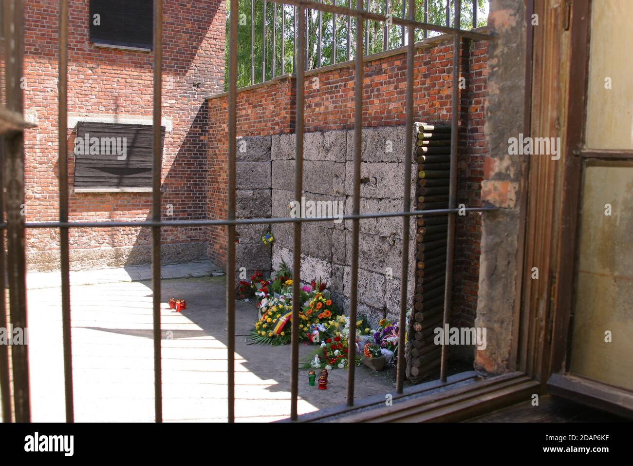 Execution wall auschwitz death camp hi-res stock photography and images ...