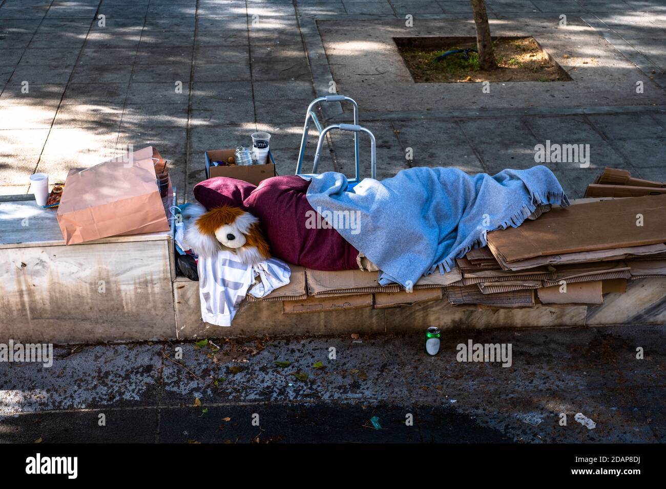 Homeless sleeping in cardboard box hi-res stock photography and images ...