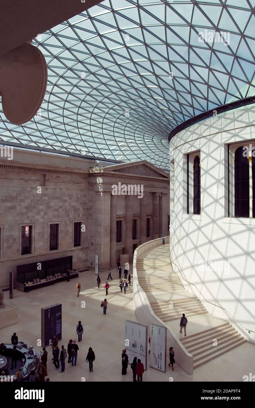 British museum glass dome hi-res stock photography and images - Alamy