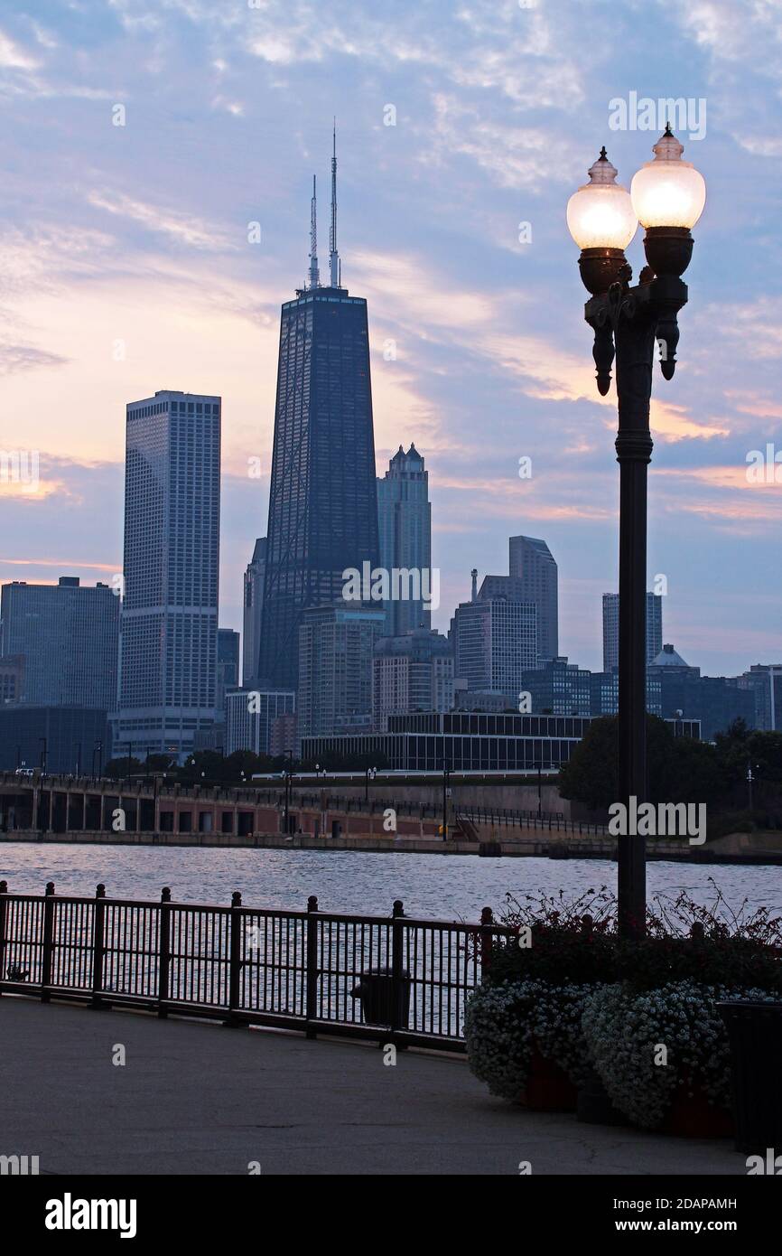 Dusk streetlamp hi-res stock photography and images - Alamy