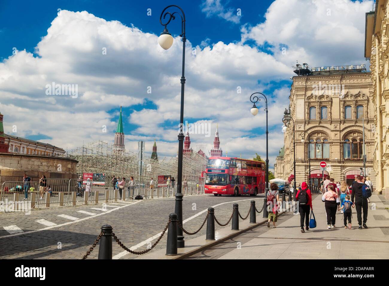 Red double decker 21 hi-res stock photography and images - Alamy