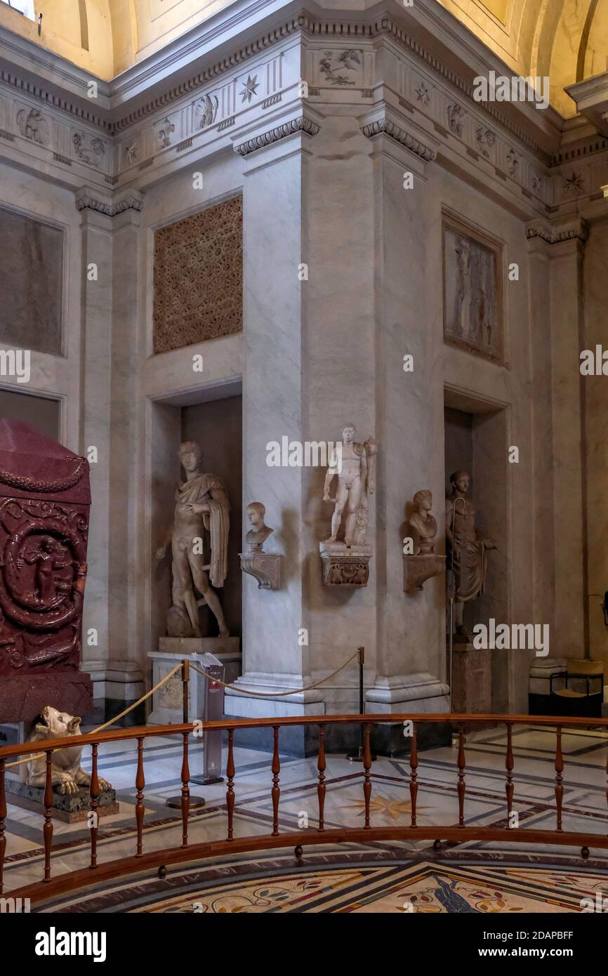 Roman Statues in a Corner Inside the Vatican Museum Stock Photo - Alamy
