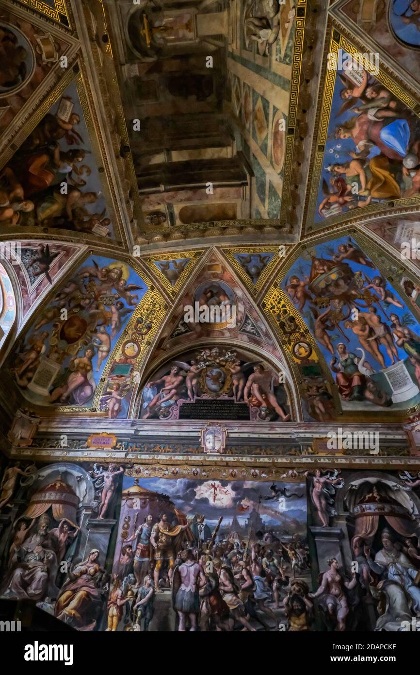 Details of the Beautiful Painting Ceiling - Stanze of Raphael (Raphael ...