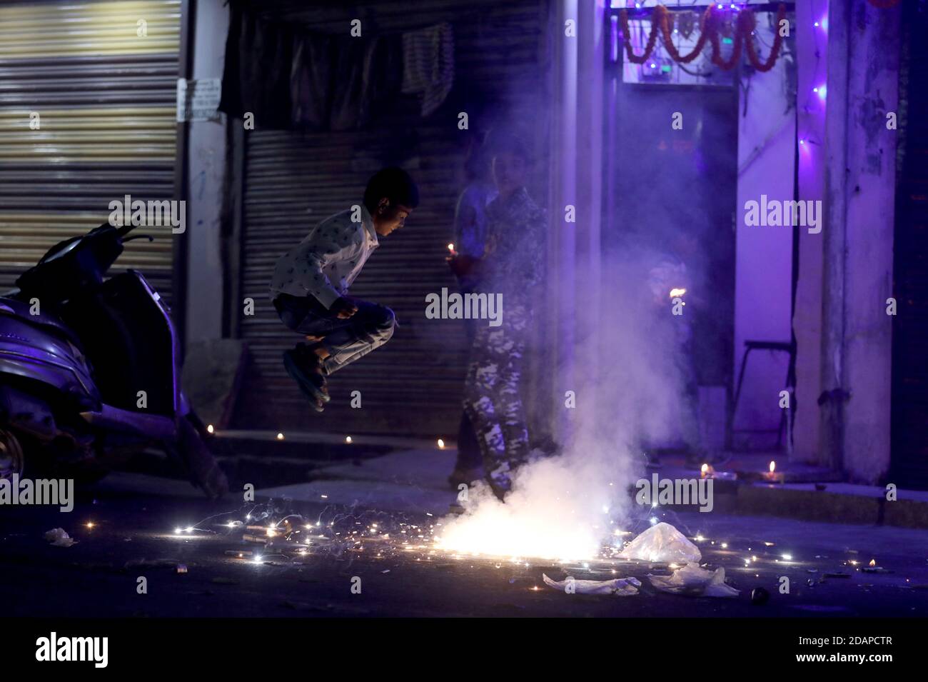 Diwali firecrackers delhi hi-res stock photography and images - Alamy