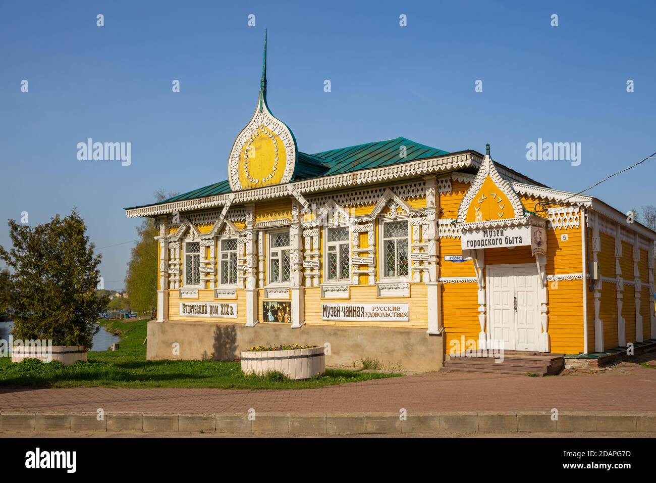 UGLICH, RUSSIA - MAY 09, 2019: An old merchant house of the 19th ...