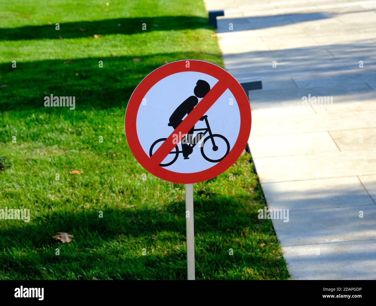 Cycle path allowed sign hi-res stock photography and images - Alamy