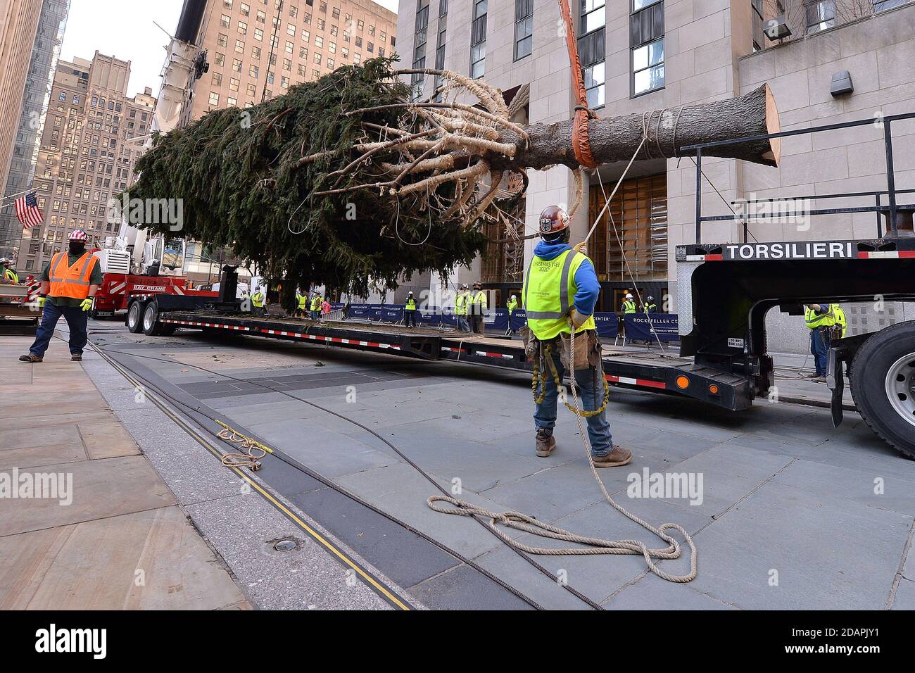 Rockefeller tree transport hi-res stock photography and images - Alamy