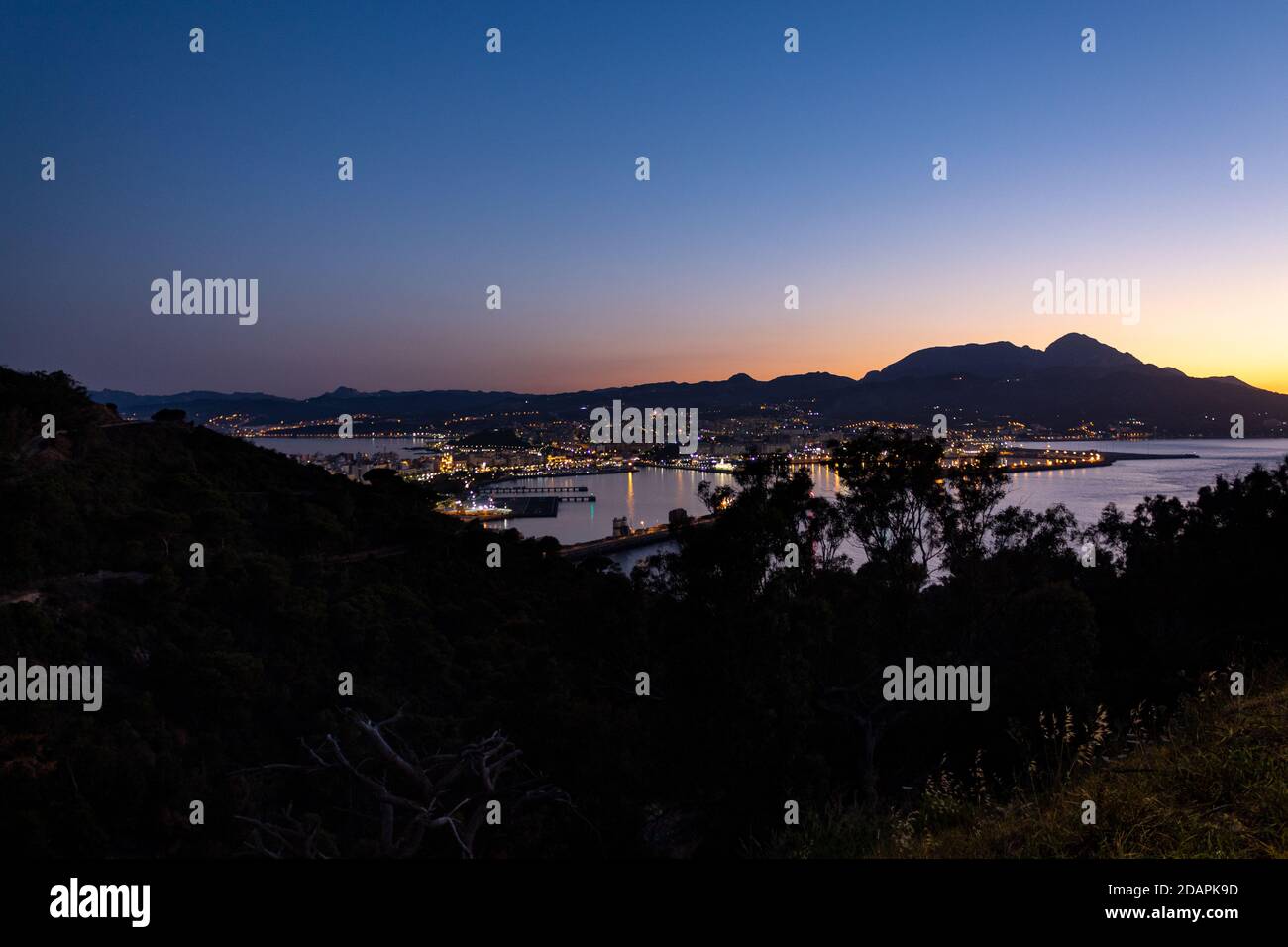 Dusk over the city hi-res stock photography and images - Alamy