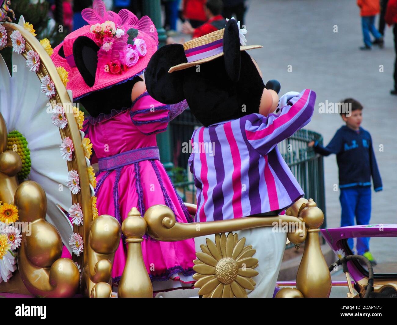 Mickey and Minnie Mouse in Disneyland, Paris Stock Photo - Alamy
