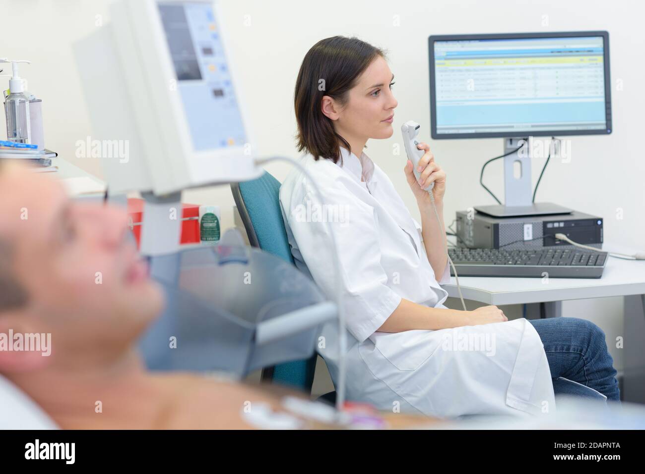 Man on cardio monitor hi-res stock photography and images - Alamy