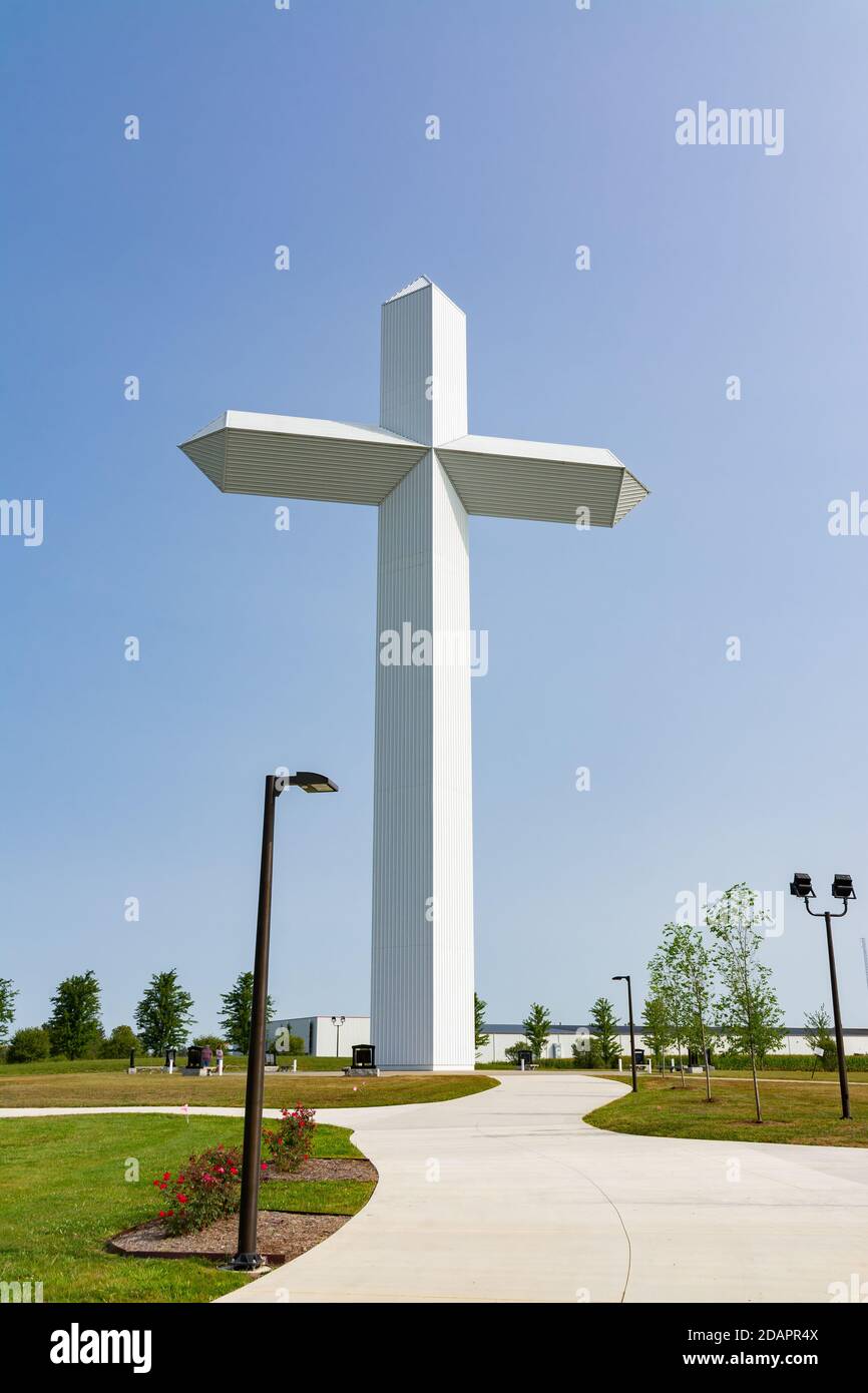 Large cross on side of highway. Effingham, Illinois, USA Stock Photo ...