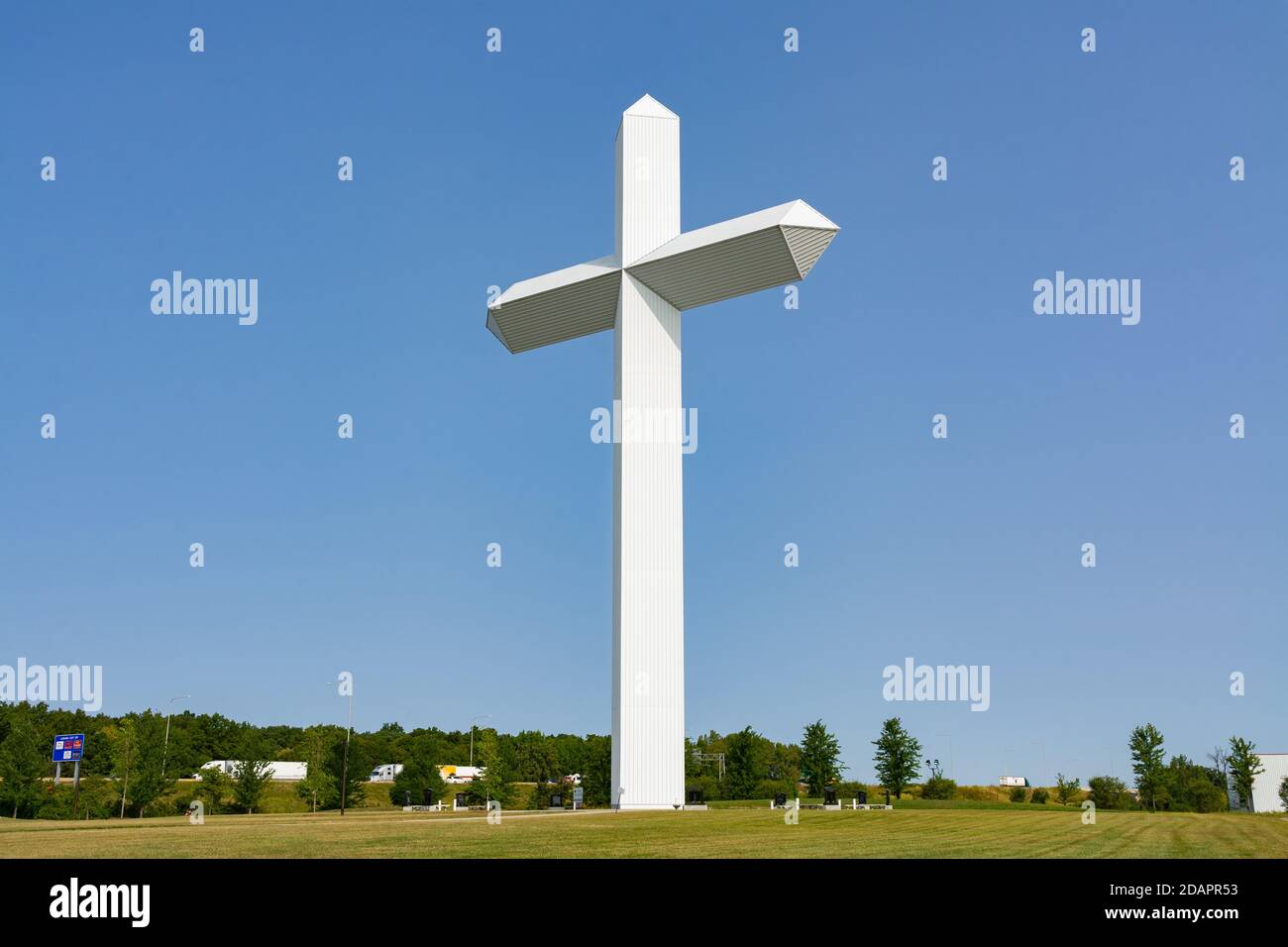 Large cross on side of highway. Effingham, Illinois, USA Stock Photo ...