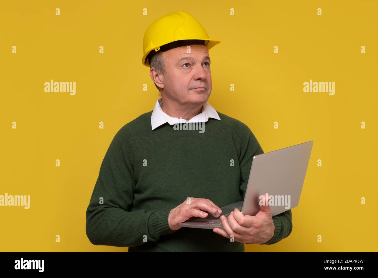 Smile laptop hi-res stock photography and images - Alamy