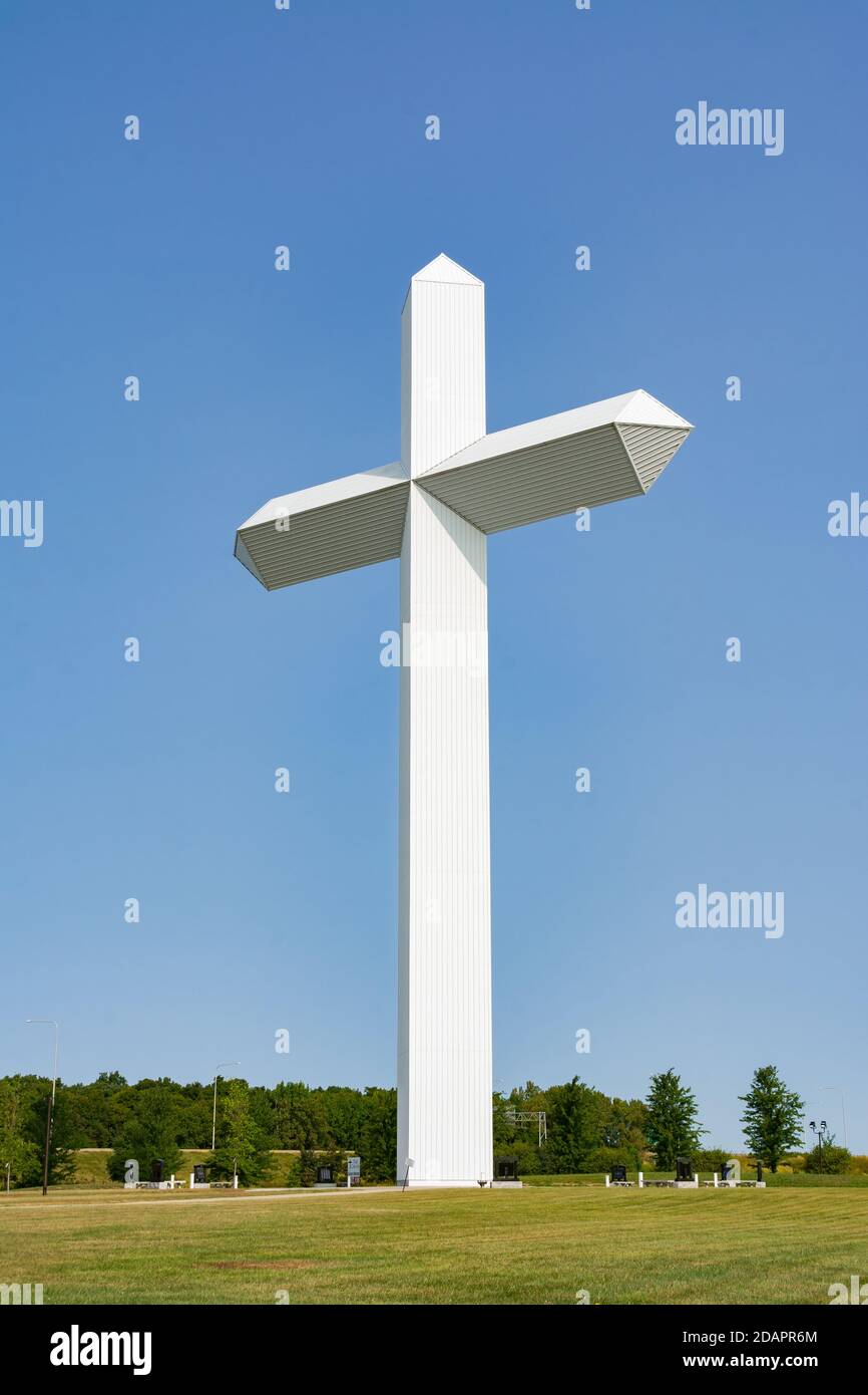 Large cross on side of highway. Effingham, Illinois, USA Stock Photo ...