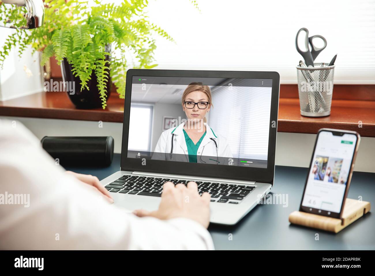 Videoconference doctor hi-res stock photography and images - Alamy