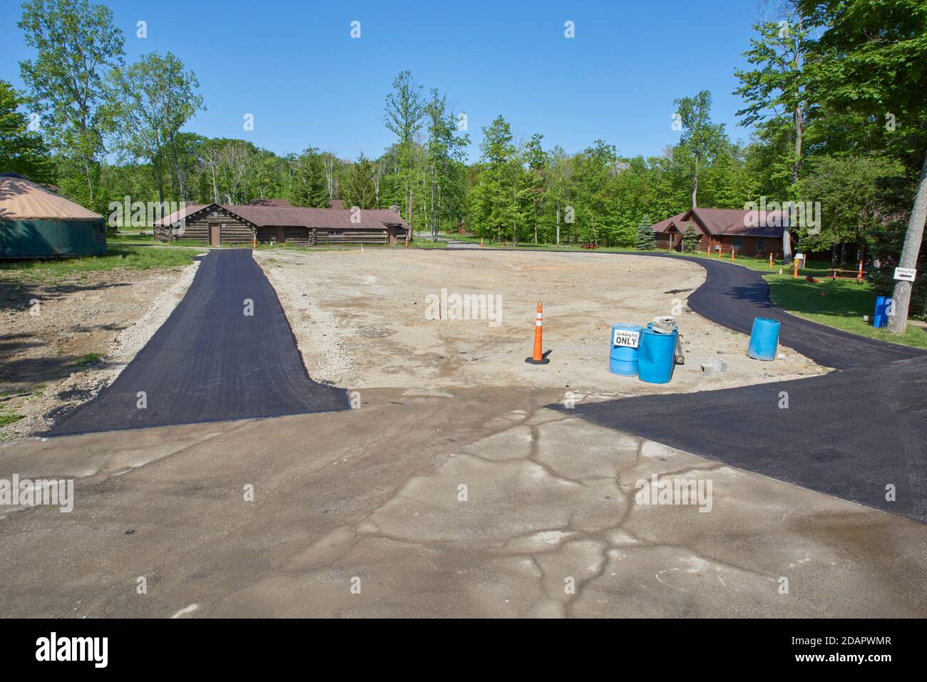 Asphalt pathway hi-res stock photography and images - Alamy