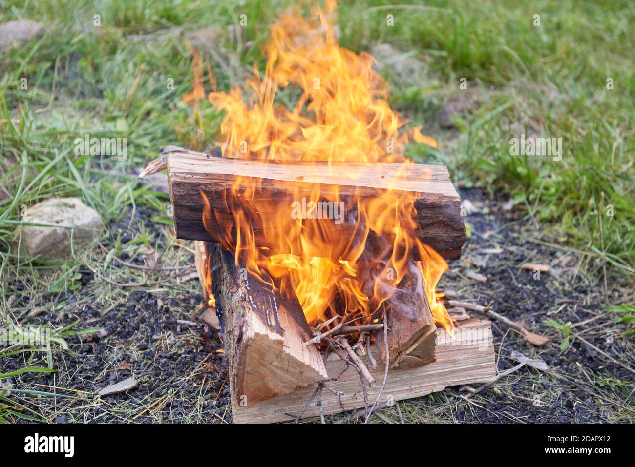 split logs burning in camp fire Stock Photo - Alamy