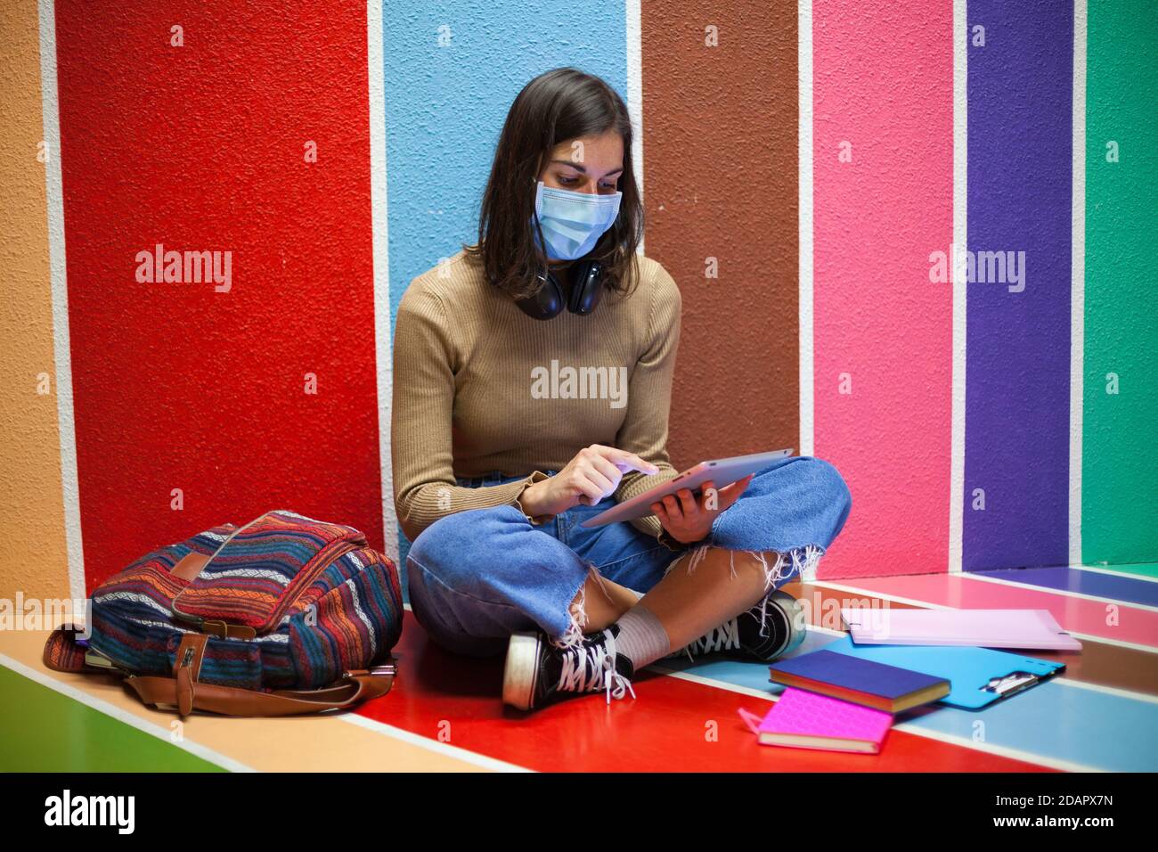 High school student wearing mask hi-res stock photography and images ...