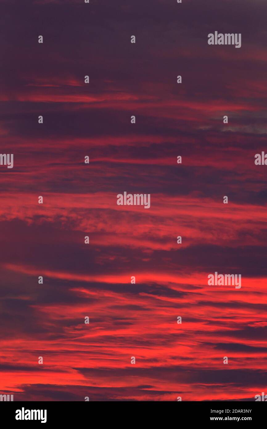 Red clouds sky hi-res stock photography and images - Alamy