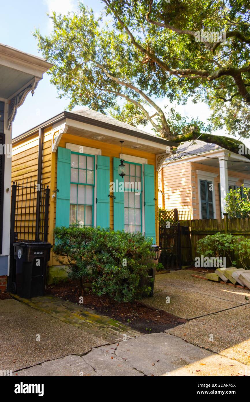 painted shotgun shack house in New Orleans Louisiana Stock Photo - Alamy