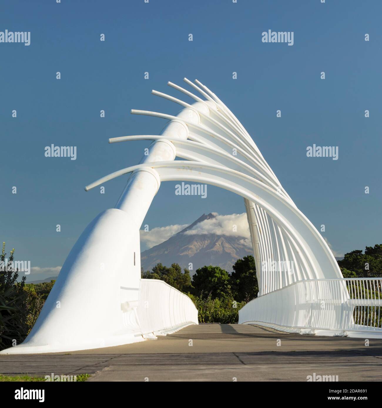 View from Te Rewa Rewa Bridge to Mount Taranaki (2518m), Oceania ...